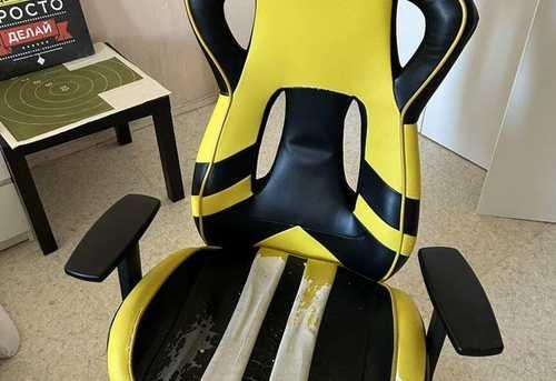Старое игровое кресло