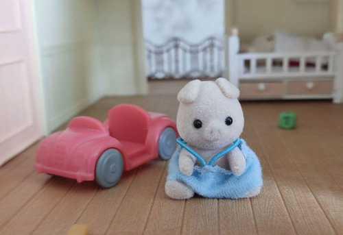 Sylvanian families baby pig with car