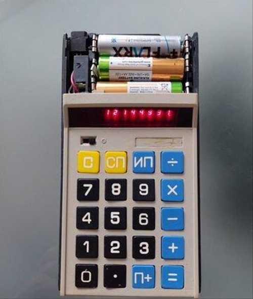 Электронная счетная машинка калькулятор