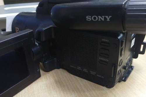 Видеокамера Sony CCD-FX730