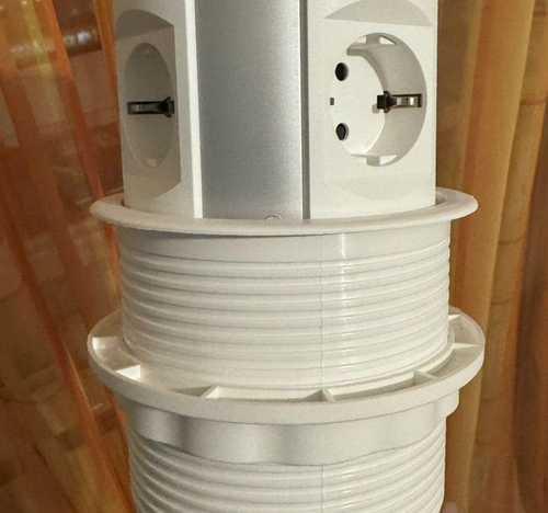Вертикальный выдвижной блок розетов с usb