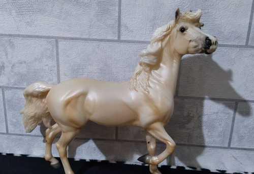 Лошадь Breyer Encore