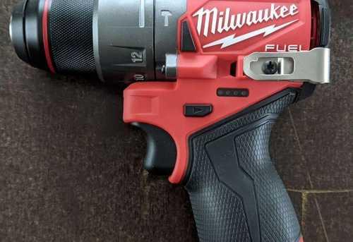 Шуруповерт Milwaukee M12 3404 Fuel