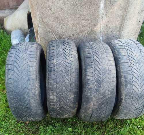 Goodyear UltraGrip Ice 205/55 R16 94