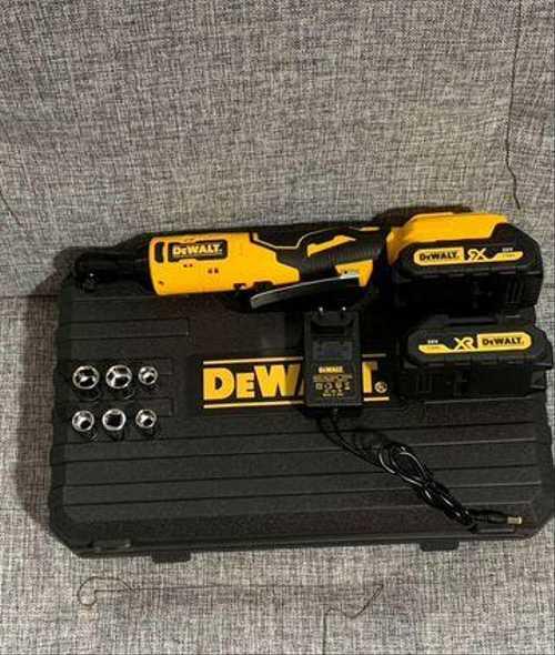 Аккумуляторный угловой гайковерт dewalt