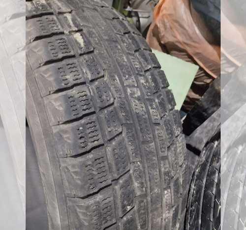 Yokohama 104ZR 215/60 R17