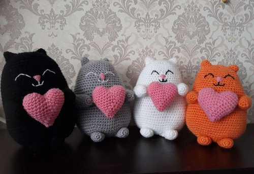 Кот- пухляш, вязаная игрушка