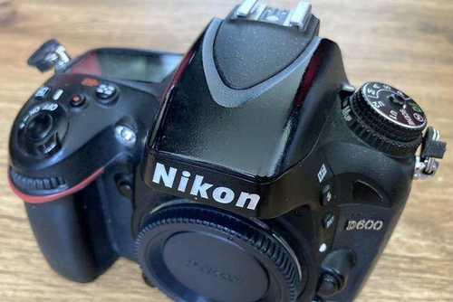 Зеркальный фотоаппарат Nikon D600