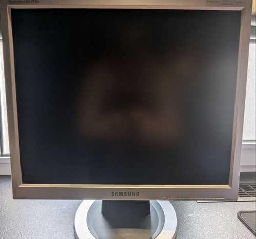 Монитор Samsung SyncMaster 710N