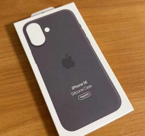 Силиконовый чехол на iPhone 16