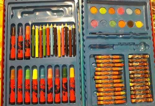 Чемодан с карандашами/красками