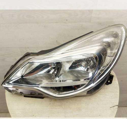 Фара левая Opel Corsa D 2011-2014