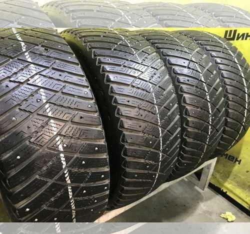 Goodyear Ultragrip Ice Arctic 215/55 R16