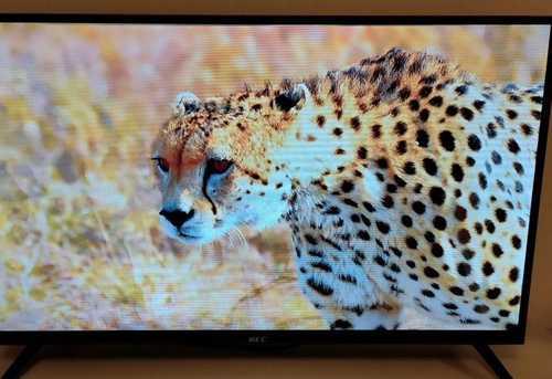 Красочный телевизор HEC R1 32 S HD