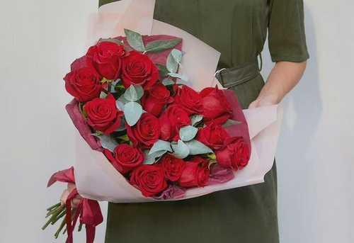 Букет красных роз с доставкой / Цветы