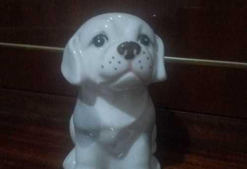 Фарфоровая статуэтка щенок