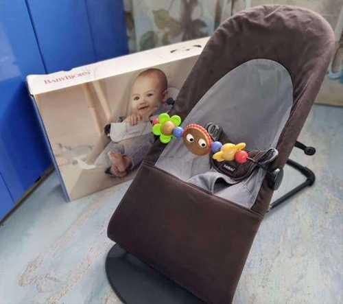 Шезлонг babybjorn с игрушкой оригинал