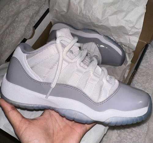 Nike air jordan 11 low cement grey