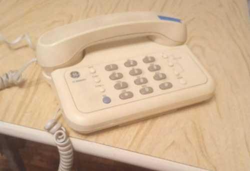 Старый кнопочный телефон СССР