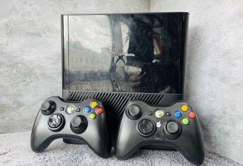 Xbox 360 E 250GB (28 игр, Б/У), 2 геймпада