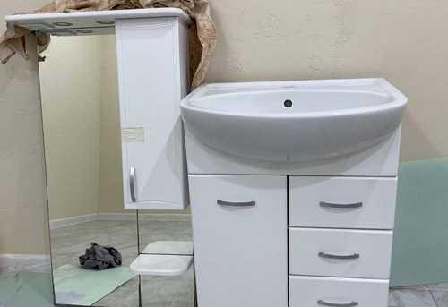 Тумба с раковиной и зеркальным шкафом для ванной