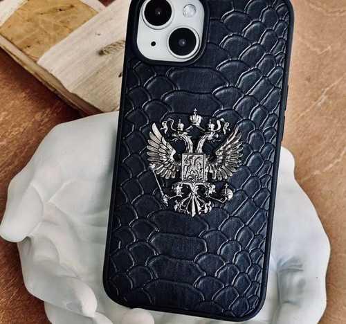 Чехол на iPhone 13-14 из кожи с 3D Гербом России