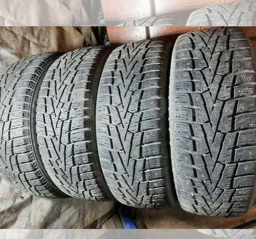 Roadstone Winguard WinSpike 215/55 R17