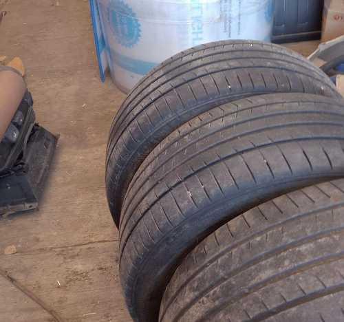Kapsen Rassurer K3000 245/45 R17 192V