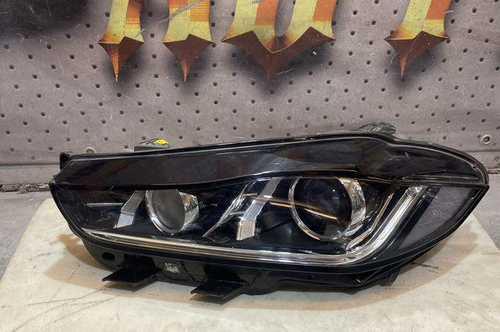Фара левая Jaguar XE gx7313w030eg