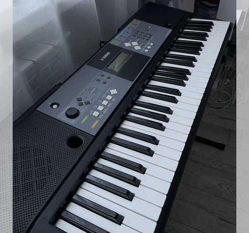 Синтезатор Yamaha psr e233