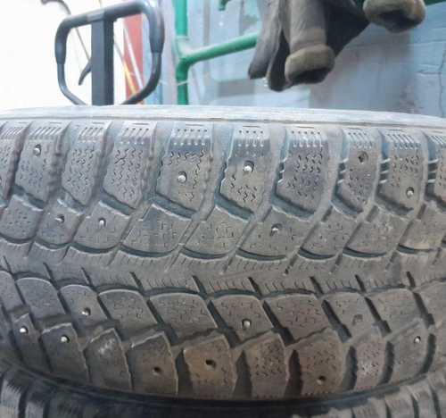 Kumho 722 215/65 R16 98T