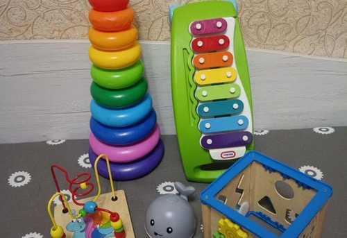 Много игрушек для малышей