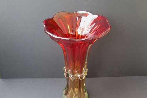 Рубиновая ваза большая гутное стекло винтаж