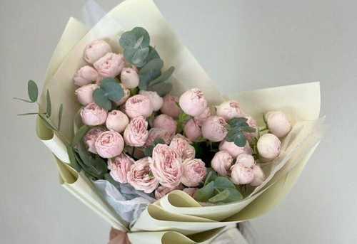 Пионовидные розы букет кустовых роз