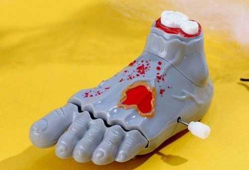 Заводная игрушка нога зомби