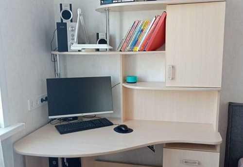 Письменный стол для школьника