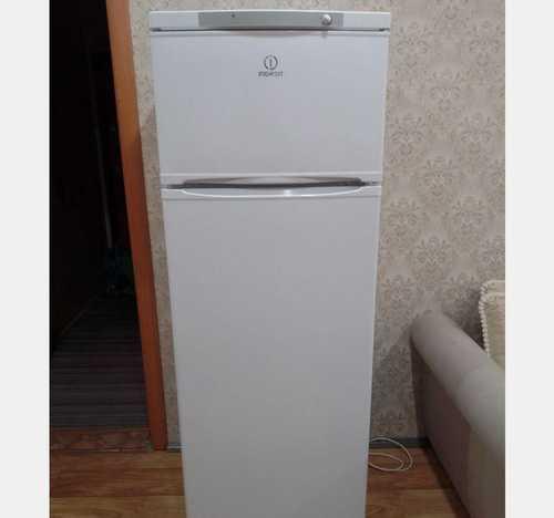 Холодильник Indesit st 167