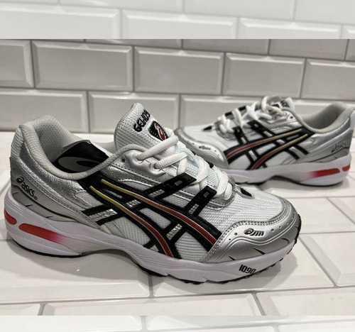 Комфортные кроссовки Asics Gel 1090