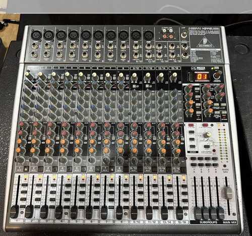 Микшерный пульт Behringer xenyx x2442usb