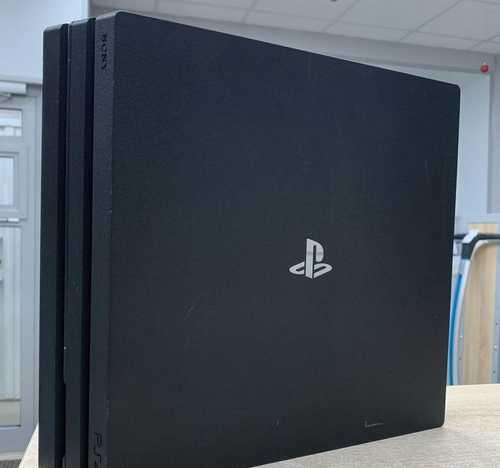 Игровая приставка ps4 pro 1tb   диск