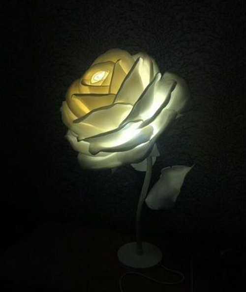 Светильник настольный белая роза