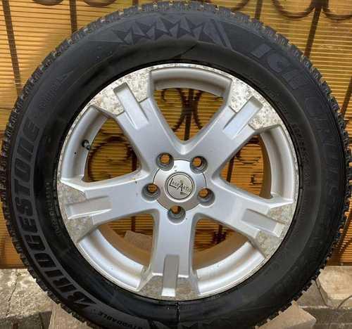 Bridgestone Ice Cruiser 7000 225/65 R17