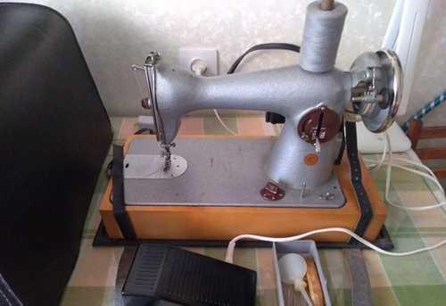 Швейная машинка Подольск 2М, электрическая