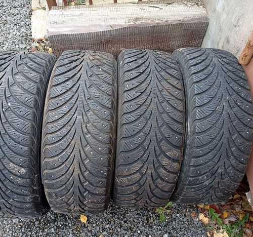 Sava Eskimo Stud 215/60 R16