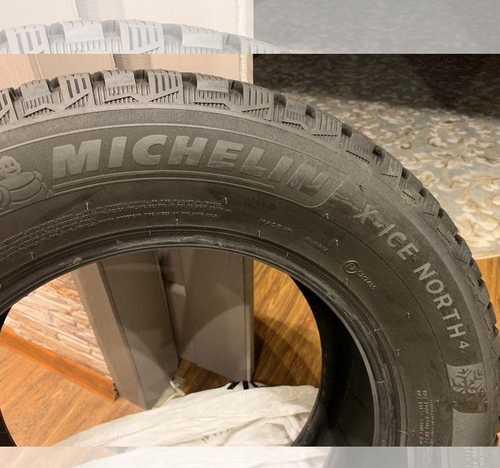 Michelin X-Ice North 4 215/65 R16