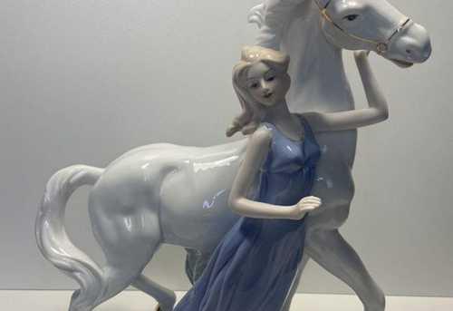Девушка с конем фарфор