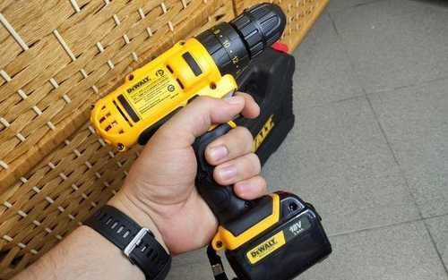 Шурупoвеpт Dewalt 18 вольт