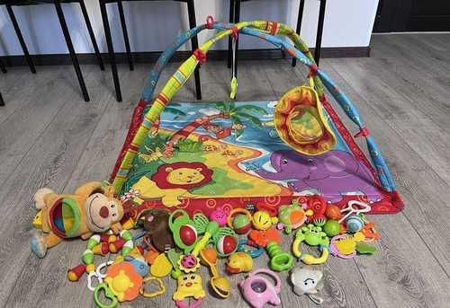 Развивающий коврик с игрушками