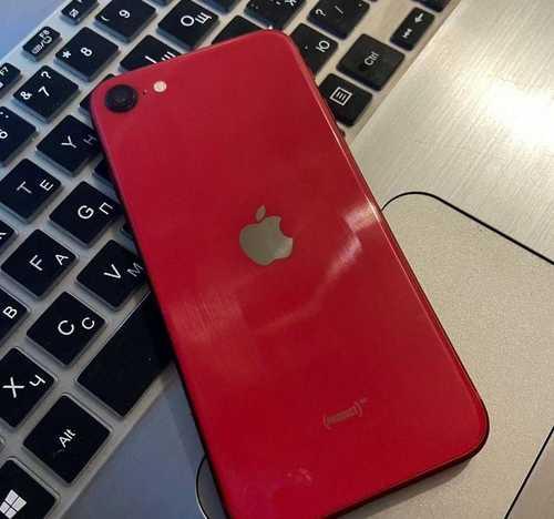 iPhone SE, 64 ГБ