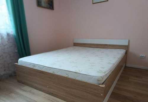Кровать двухспальная 160х200 с матрасом